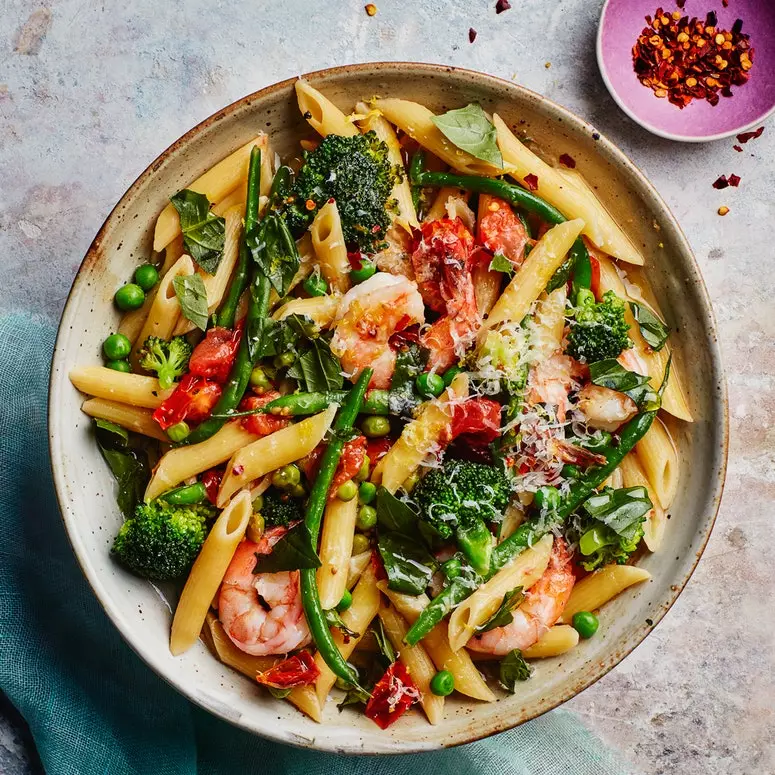 L'image peut contenir un plat de plantes, un plat de nourriture, un brocoli, des légumes et un bol.