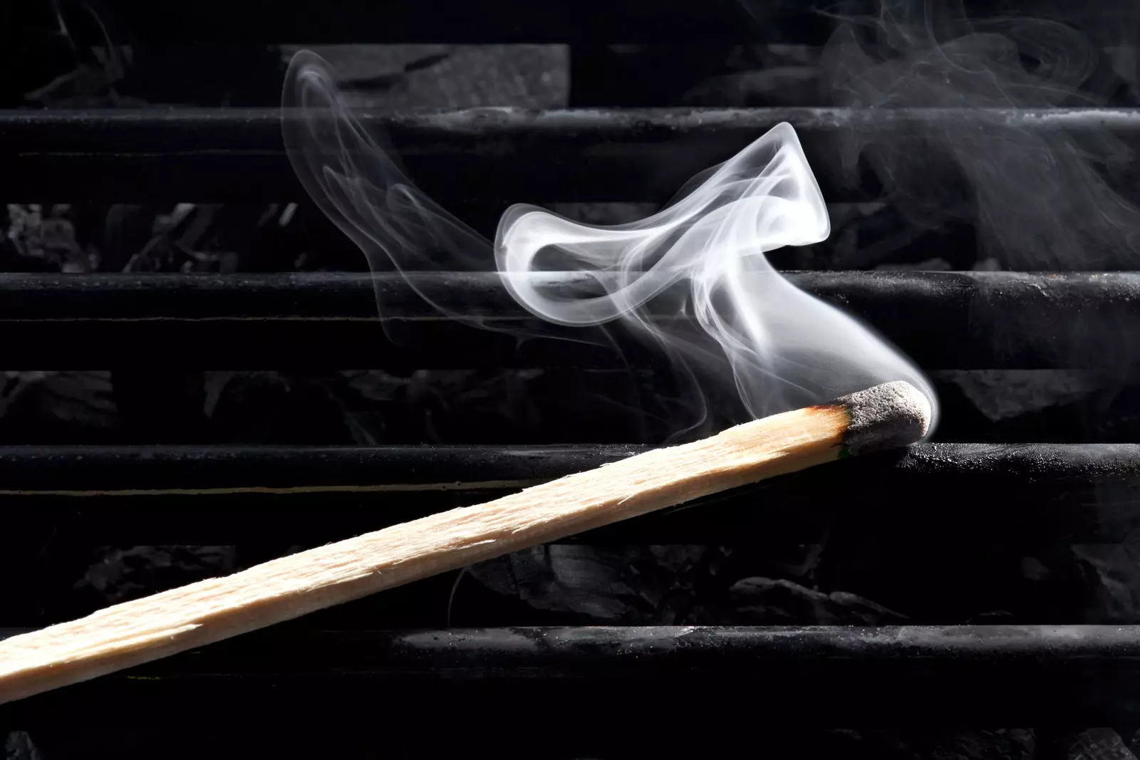 صورة لمباراة تدخين على شواية