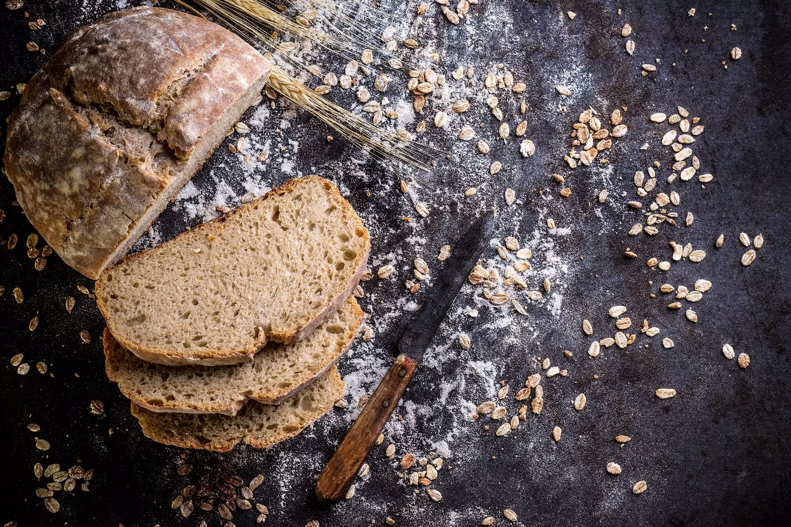 L'immagine può contenere cibo e pane