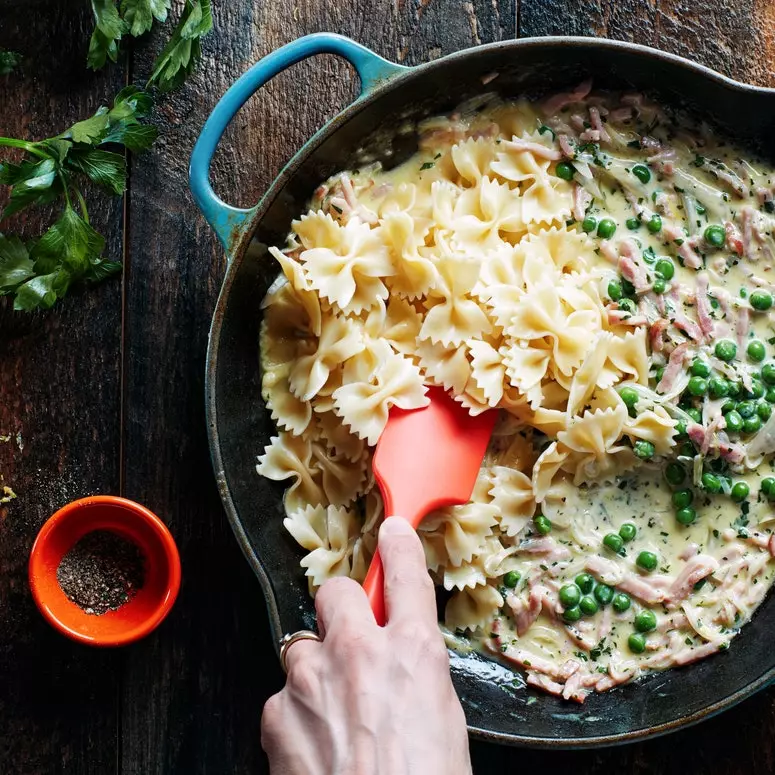 ຮູບພາບອາດຈະມີອາຫານ Plant Pasta Meal and Dish