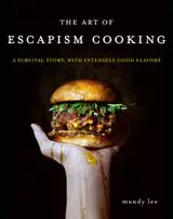 Foto de la kovrilo de la Art of Escapism Cooking de Mandy Lee, kun mano tenanta gutantan hamburgeron.