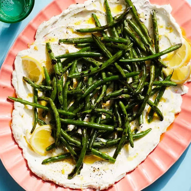 Ee vun eise Liiblings gréng Bounen Rezepter ass gegrillte gréng Bounen mat Ricotta an Zitroun