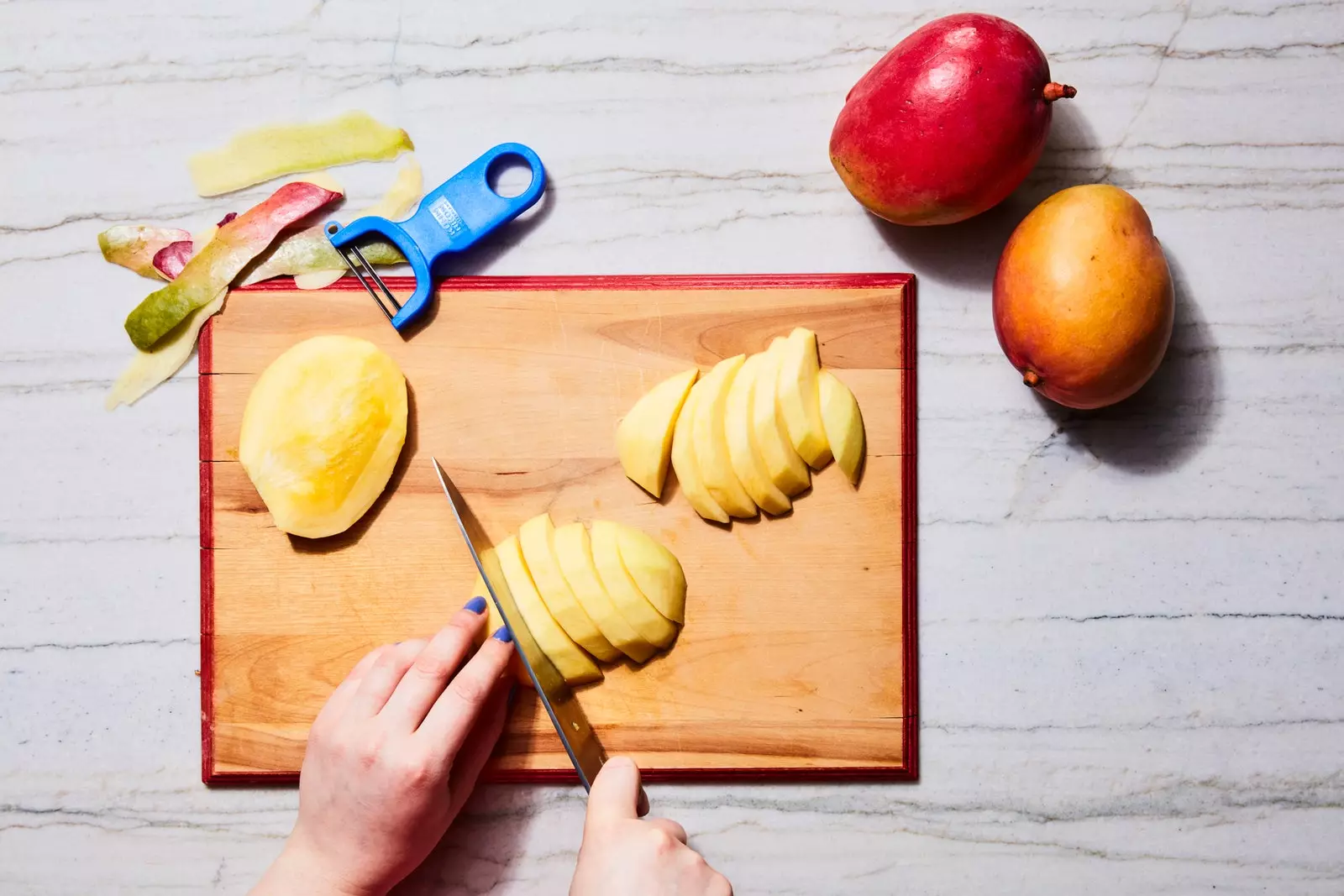 画像には植物性果物食品アップル人間と人が含まれている可能性があります