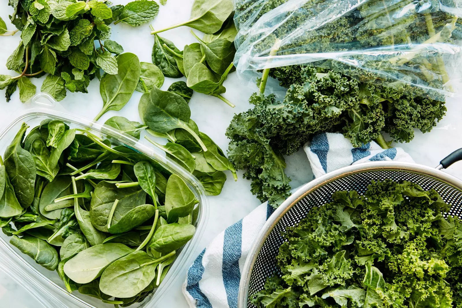 Imej mungkin mengandungi Makanan Tumbuhan Kale Kubis Sayuran Tembikar Balang dan Tanaman Berpasu