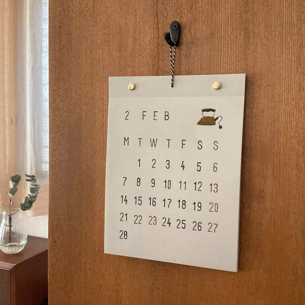 A imagem pode conter: texto, calendário e torneira do chuveiro