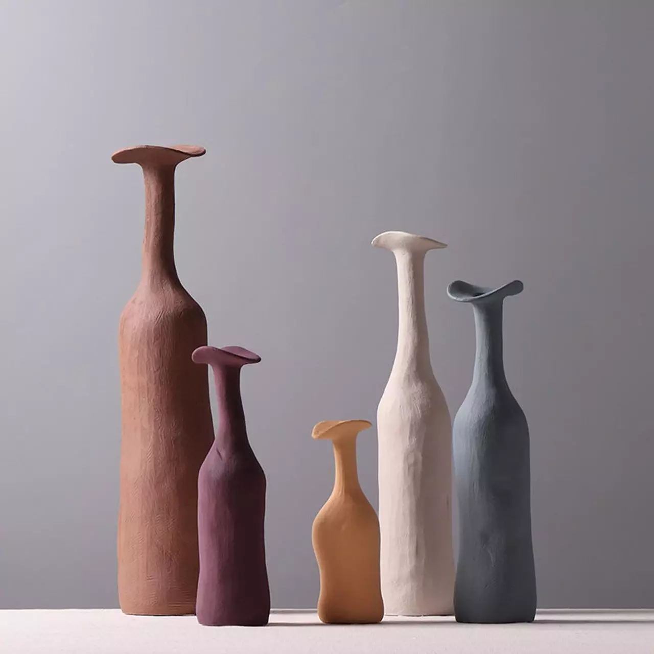 Hoton na iya ƙunsar: Tukwane, Vase, Jar, Art, da Porcelain