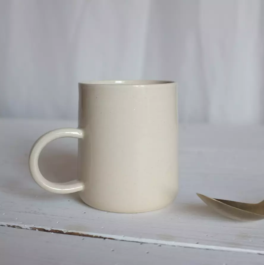 Nuotraukoje gali būti: gėrimas, pienas, gėrimas, kavos puodelis, puodelis ir keramika