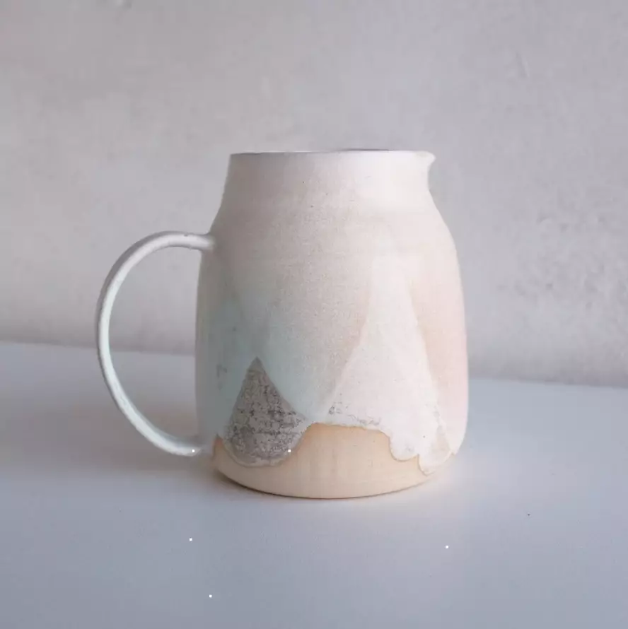 A imaxe pode conter: Coffee Cup, Cup e Pottery