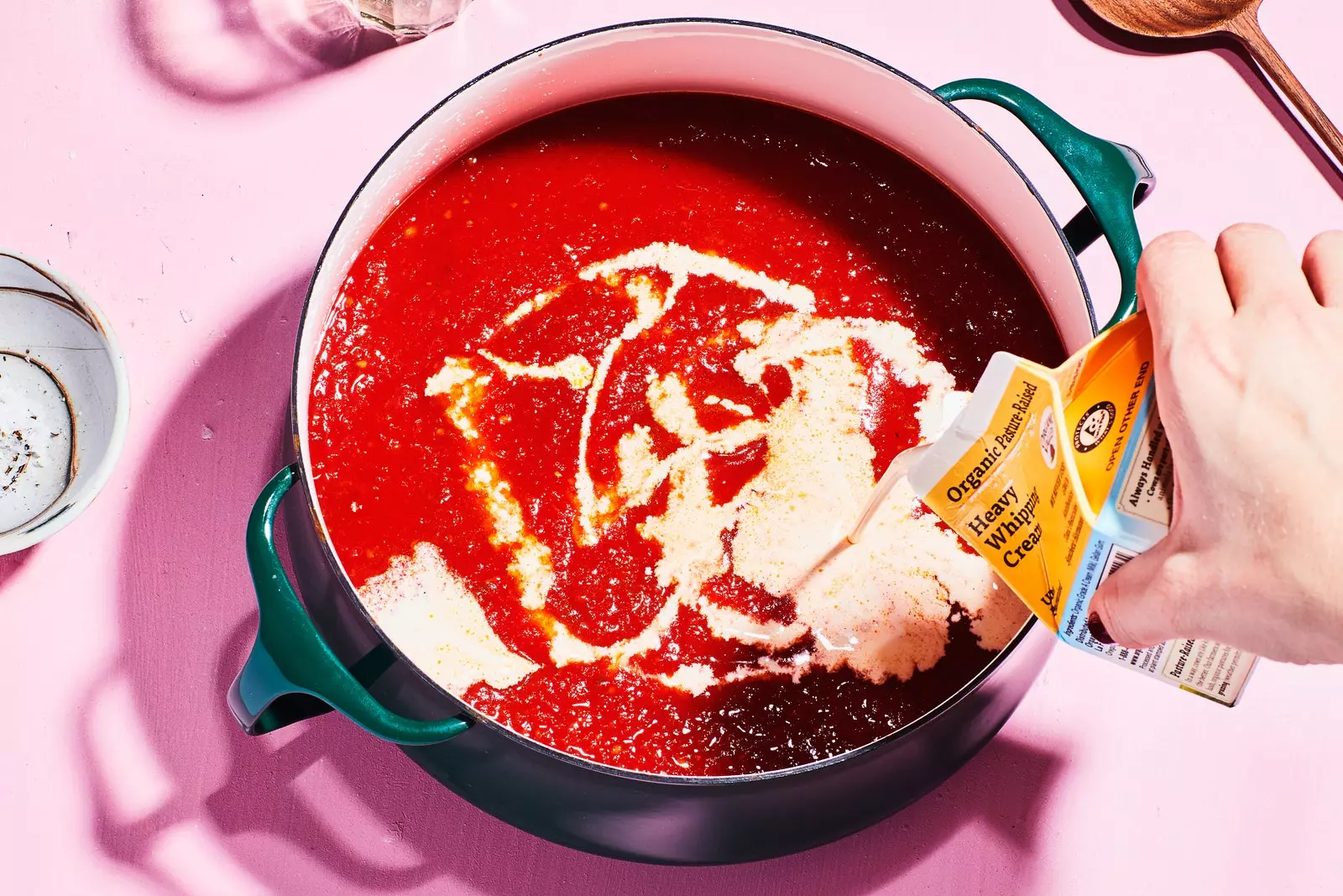 Gambar mungkin berisi Bowl Dish Food Meal Ketchup Manusia dan Orang