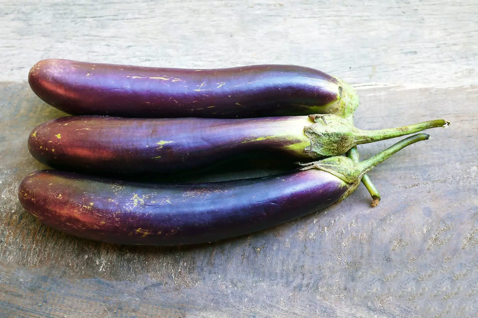 Afbeelding kan plantaardig voedsel bevatten, groente en aubergine