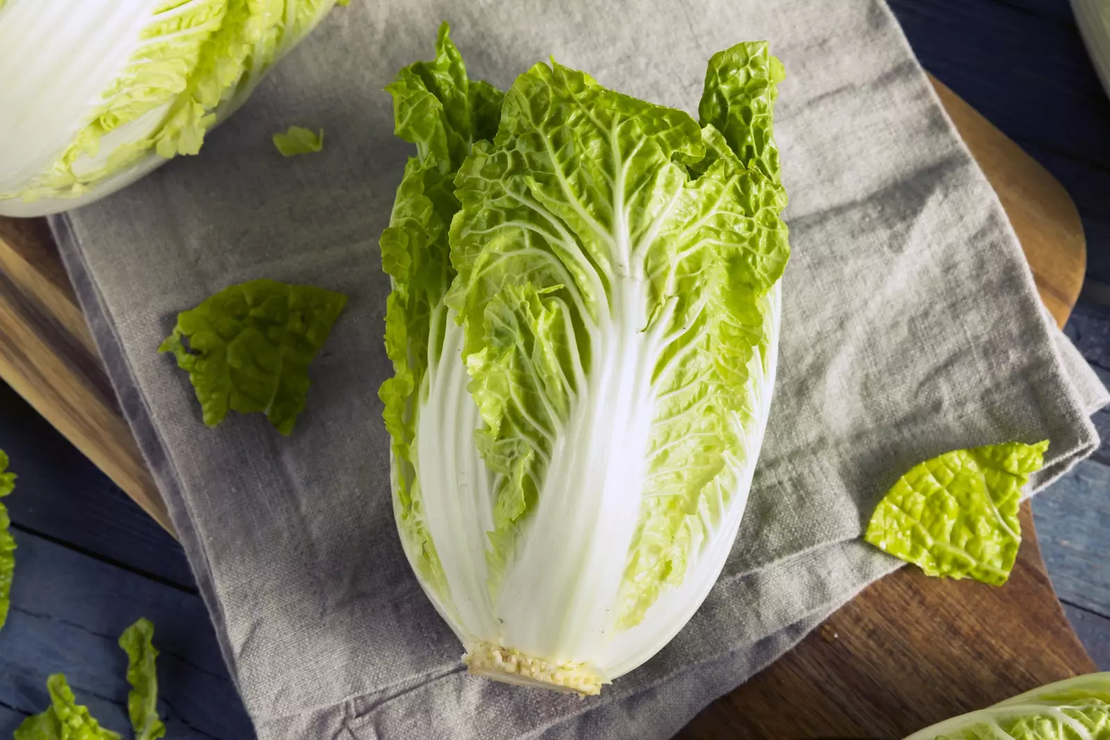 图片中可能有植物水果食物菠萝蔬菜和卷心菜