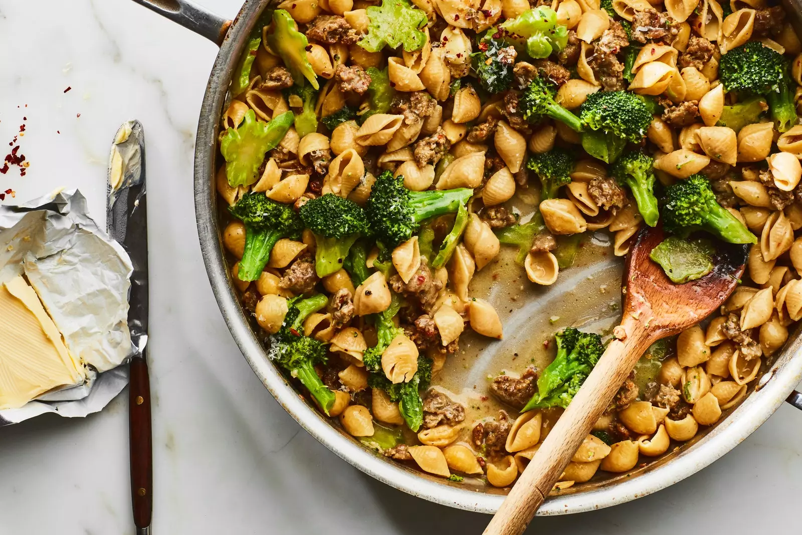 Bilden kan innehålla vegetabilisk mat måltid skål maträtt och producera