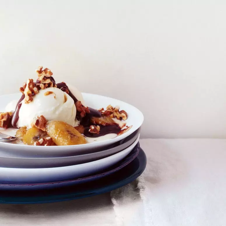 Hoton na iya ƙunsar Abincin Creme Dessert Cream da Ice Cream