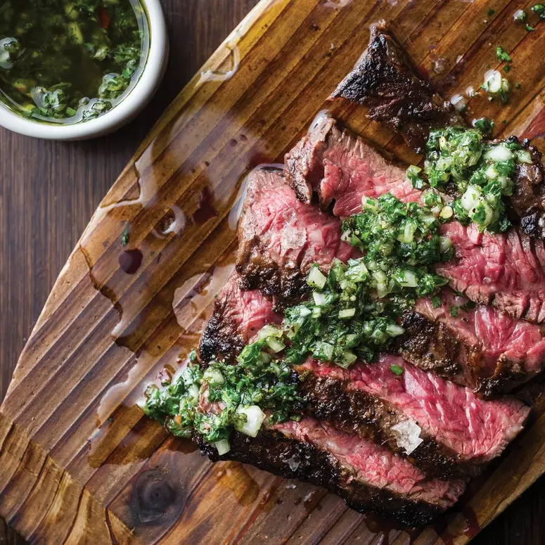 Gambar mungkin berisi Steak dan Makanan