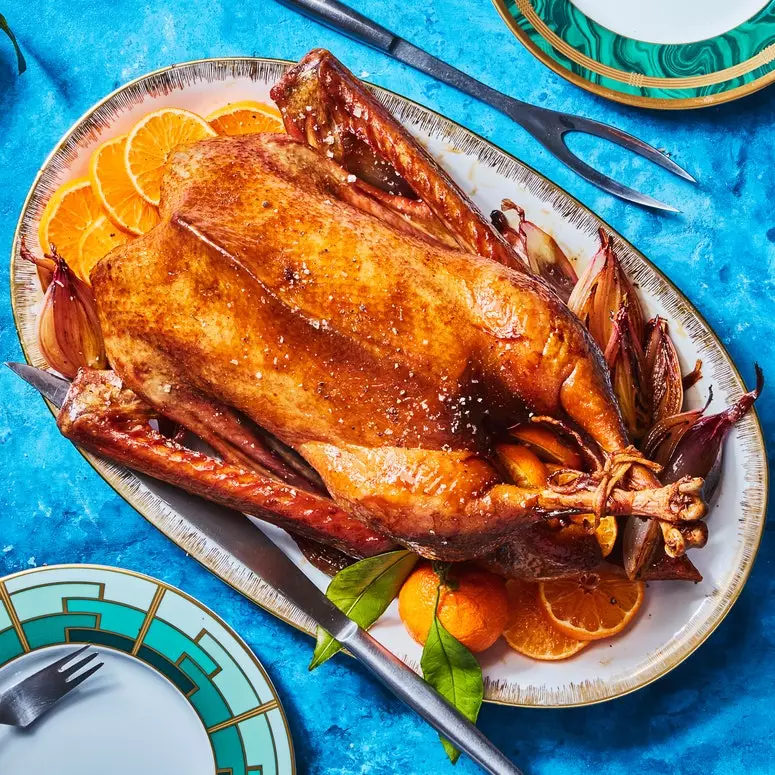 圖片中可能有 Supper Dinner Food Meal Roast Animal Seafood Lobster Sea Life Turkey Dinner and Dish