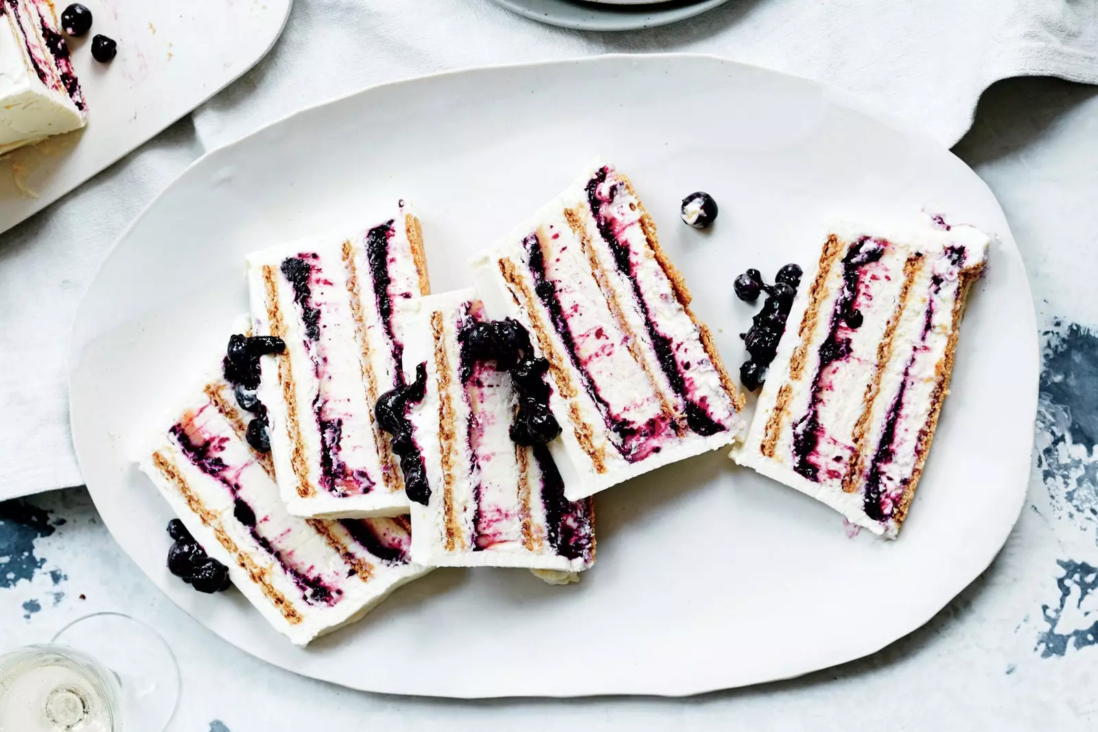 Imwe yemabiko edu atinoda eblueberry iyi blueberrylemon icebox cake