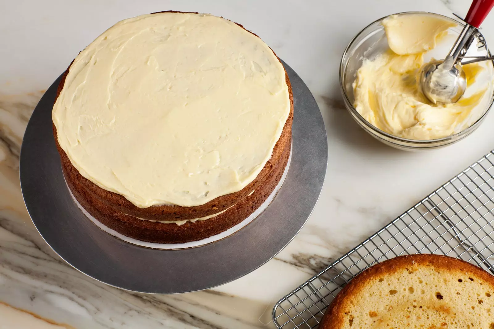 L'immagine può contenere cibo, uova, pane, crema, dessert, e panna