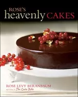 Rose's Heavenly Cakes kokboksomslag med foto av chokladkaka i ett lager.