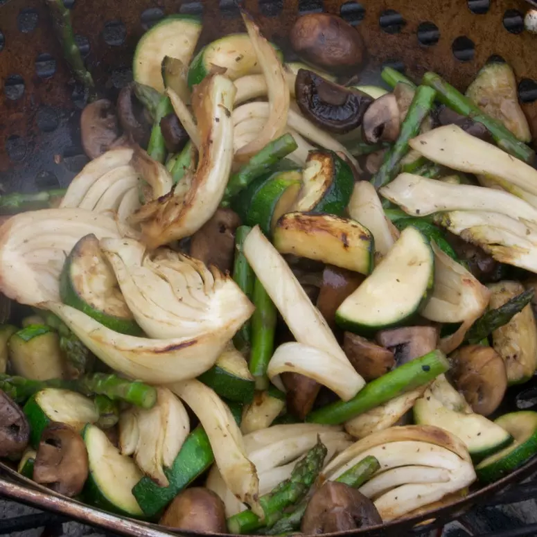 Umfanekiso unokuqulatha iSityalo sokutya Vegetable Dish kunye neSidlo