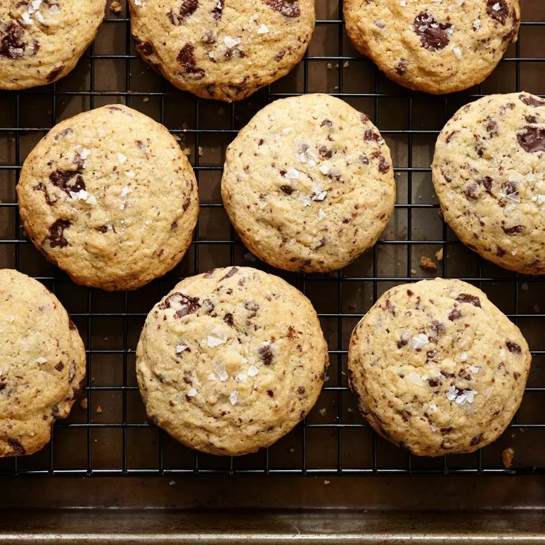 Slika lahko vsebuje Food Bread Dessert Cookie in biskvit