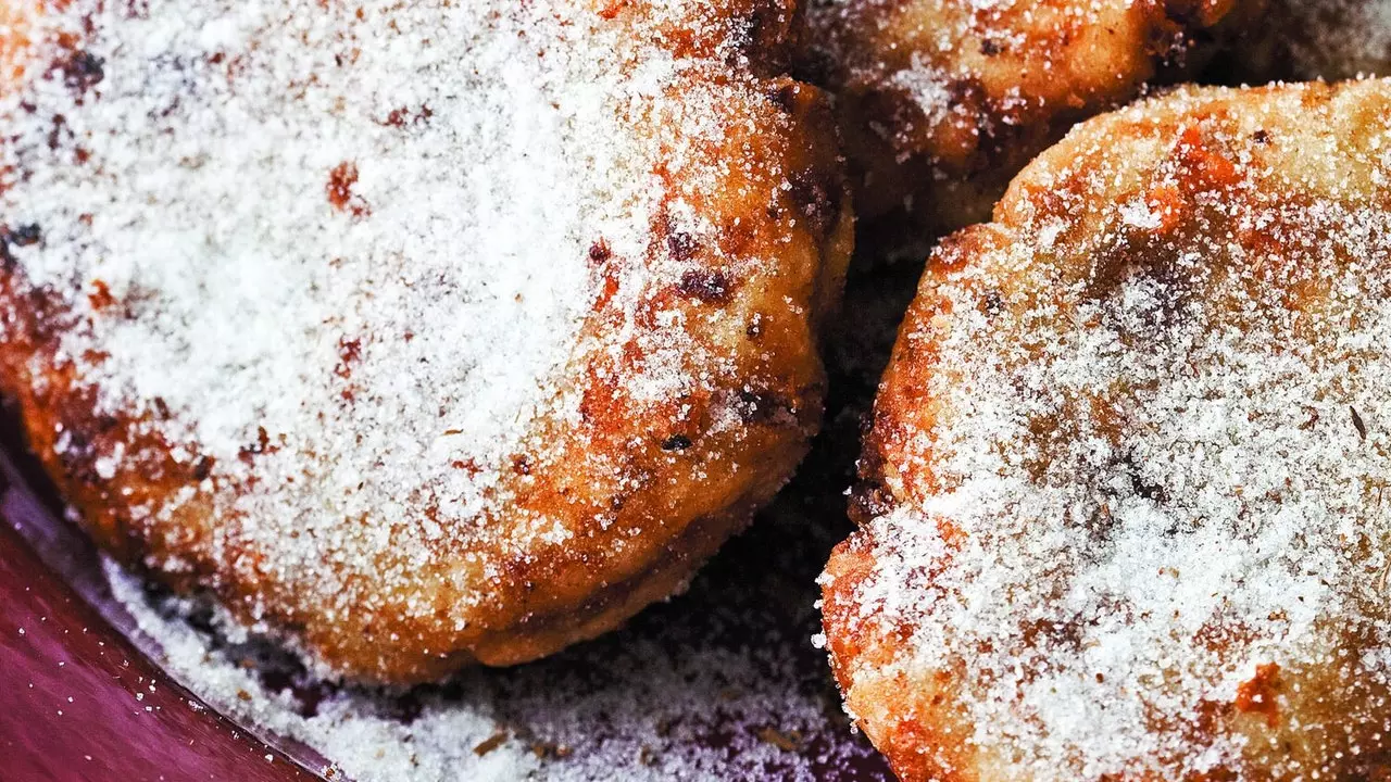 Gorditas de Piloncillo (Sweet Fried Masa Cakes)
