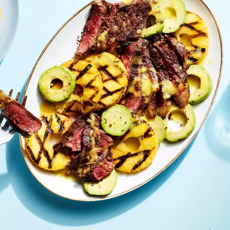 Billedet kan indeholde Mad Måltid Dish Human Person Frokost Aftensmad Middag og fad