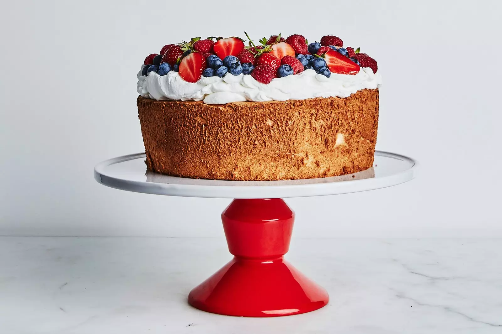Na obrázku může být Food Cake Dezert Narozeninový dort Icing Creme Cream Cukrovinky Sladkosti a dort