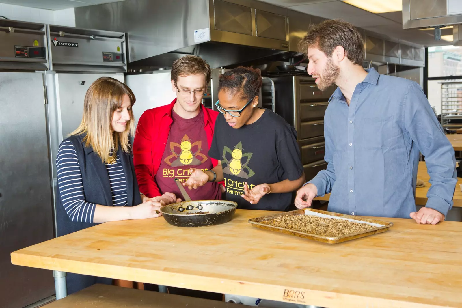 Պատկերը կարող է պարունակել Plywood Wood Human Person Bowl Food Meal and Restaurant