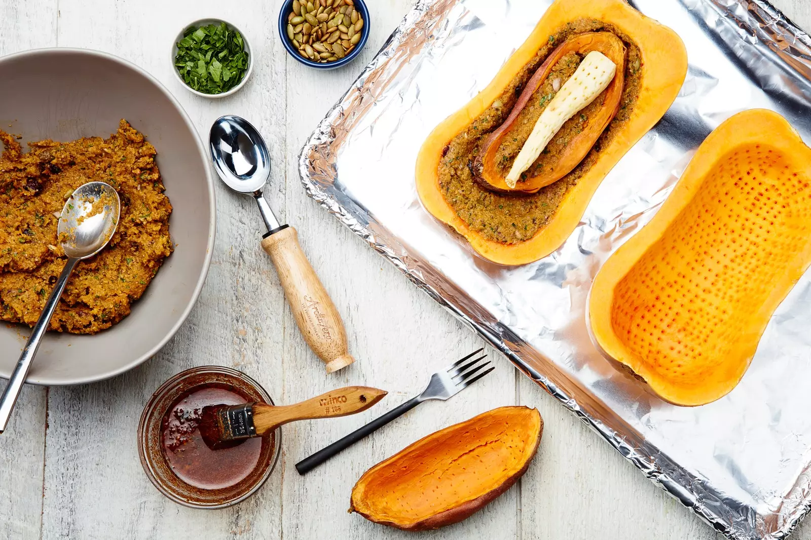 Afbeelding kan het bestek lepel plantaardig eten maaltijdproducten en gerecht bevatten