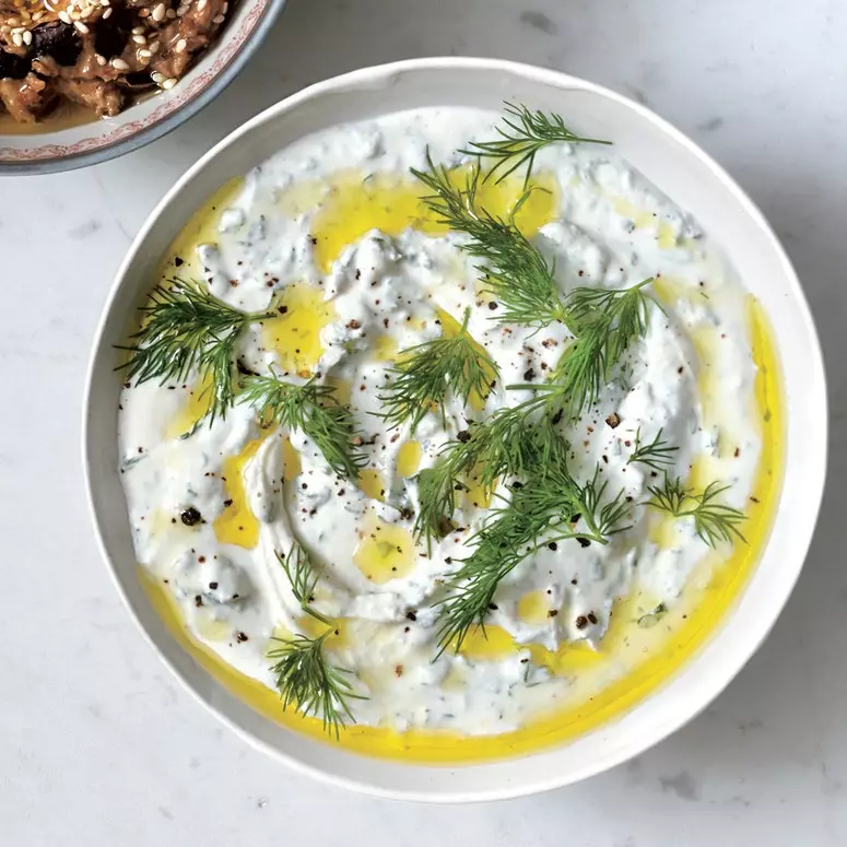 Setšoantšo se ka ba le Sejo sa Lijo tsa Semela sa Dill Meal Dish le Bowl