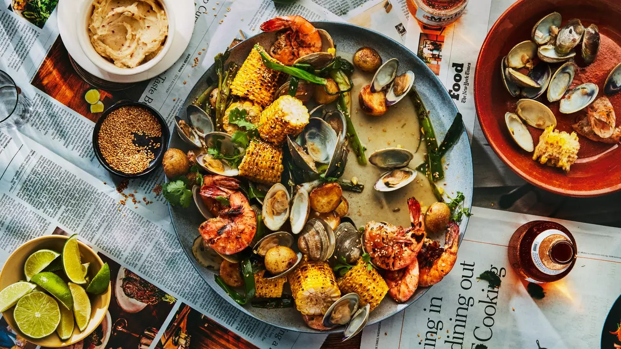 Grillitud Clambake miso-laimivõiga