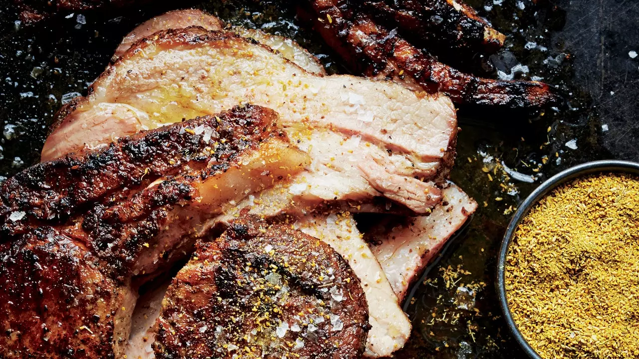 Fennel e halikiloeng-e Rubbed Triple-Cut Pork Chops