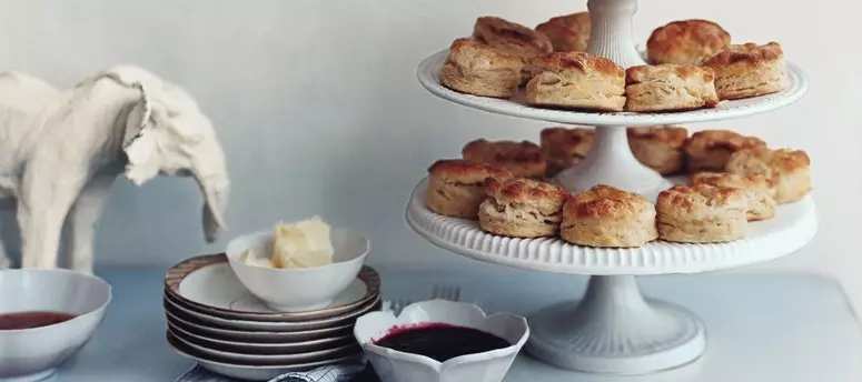 Suratda aşakdakylar bolup biler: Iýmit, desert we çörek