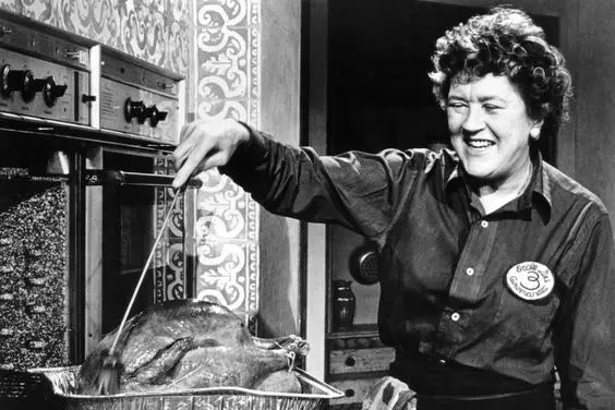 Dibe ku di wêne de Kesê Mirov û Rû Julia Child hebe