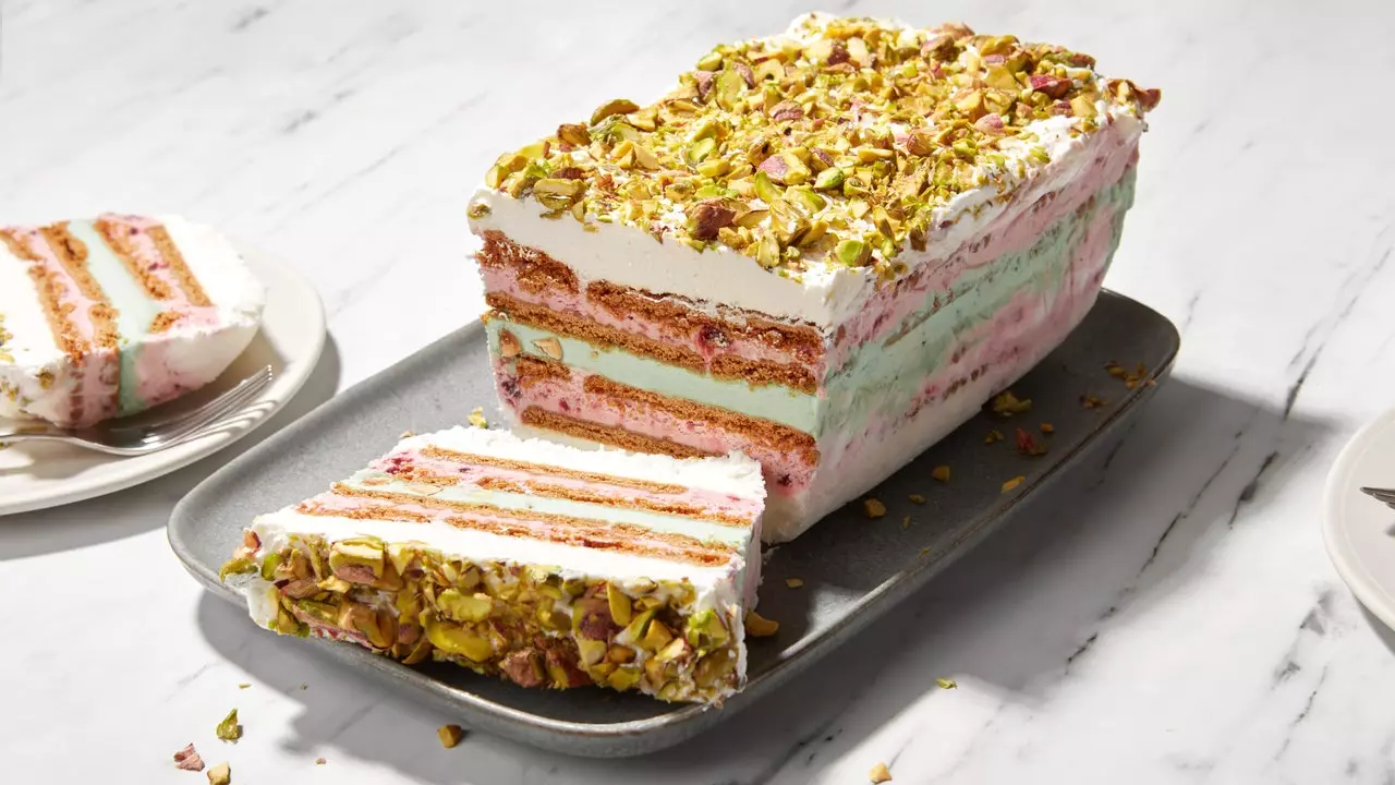 Kue Kotak Es Krim Raspberry dan Pistachio