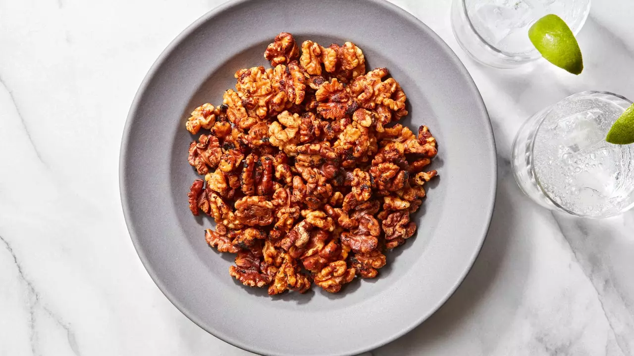 Walnuts Miso-Maple Ieu Siap pikeun Snacking Libur