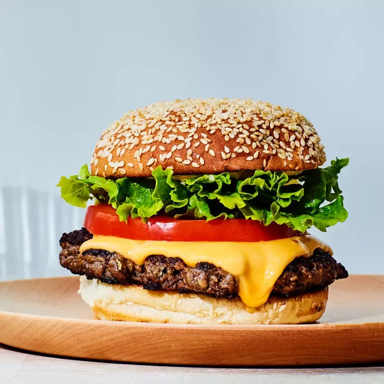 Este posibil ca imaginea să conţină Burger şi Mâncare