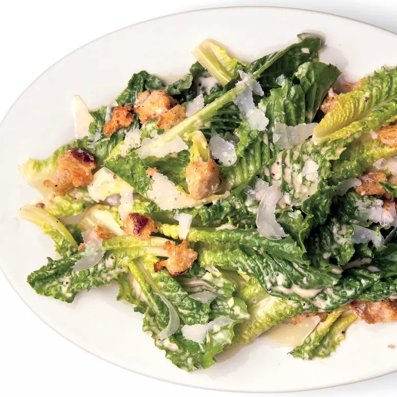 Nuotraukoje gali būti augalinio maisto patiekalų prieskonių daržovių ir salotų