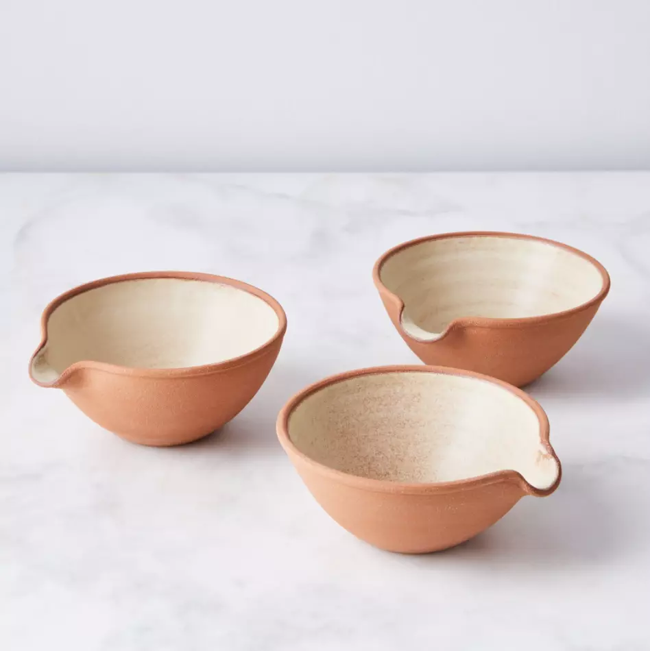 Hoton na iya ƙunsar: Bowl, Bowl Bowl, da Mixing Bowl