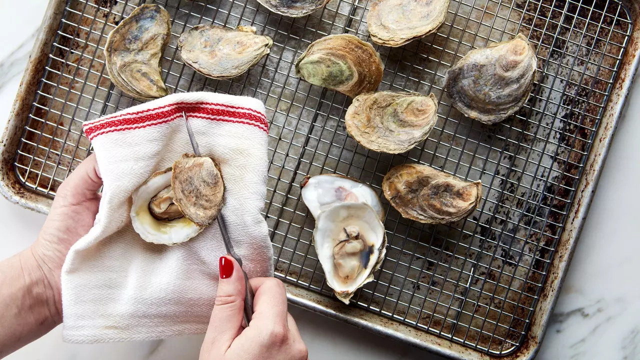 Nri Oyster na anụ ezi na ahịhịa